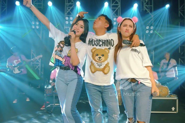 Lirik Lagu Bojo Loro Versi Denny Caknan feat. Happy Asmara Dan Yeni ...
