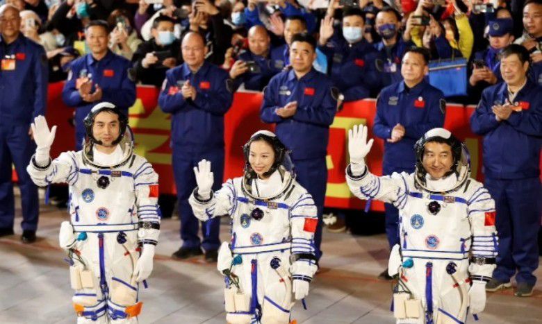 3 Astronot Asal China Ini Akhirnya Balik ke Bumi Setelah 6 Bulan ke ...