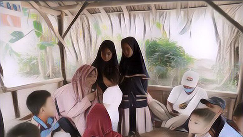 Inspiratif Banget! Guru Sukabumi Ini Jadi Orangtua Asuh Puluhan Anak ...