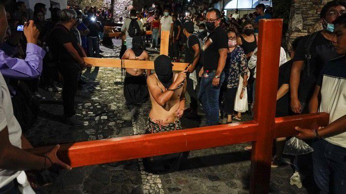 4 Tradisi Jumat Agung Unik di Seluruh Belahan Dunia | Paragram.id